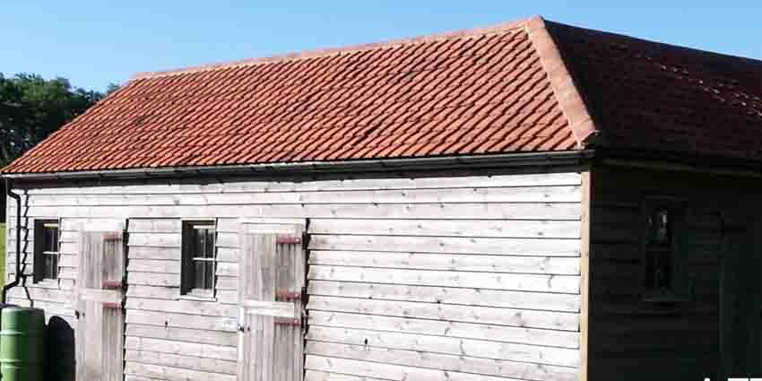 Roof Single Lap Tiles Services - RoofClean.co